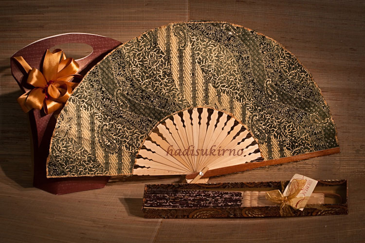 Souvenir Kipas Batik Besar